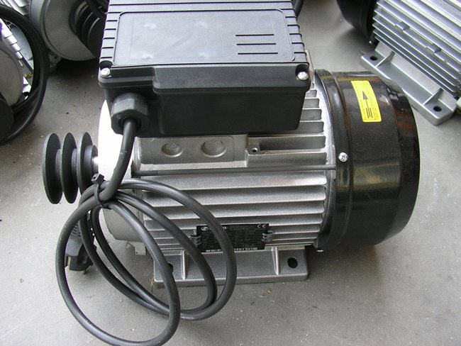Il meglio di potere: Motore elettrico monofase usato flangiato Il meglio di potere: Motore elettrico monofase usato flangiato